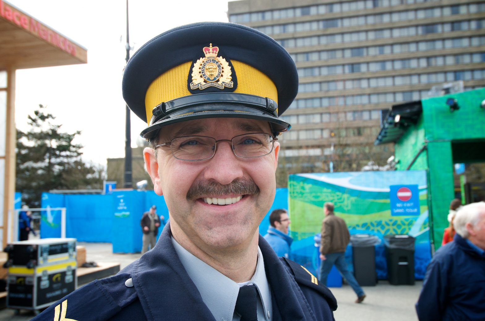 Friendly RCMP Officer - Duncan.co