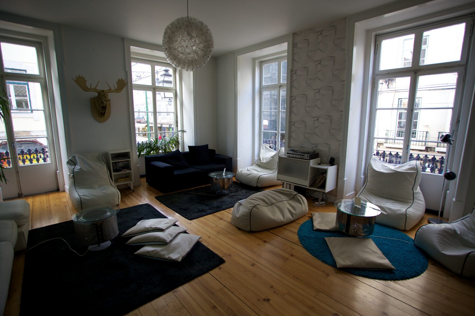 Lisbon Lounge Hostel - Duncan.co