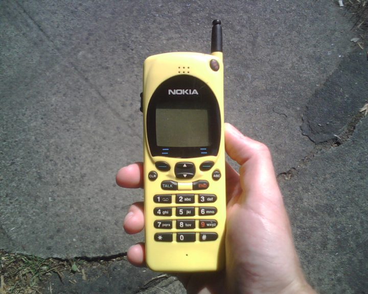My Vintage Yellow Nokia Mobile Phone - Duncan.co