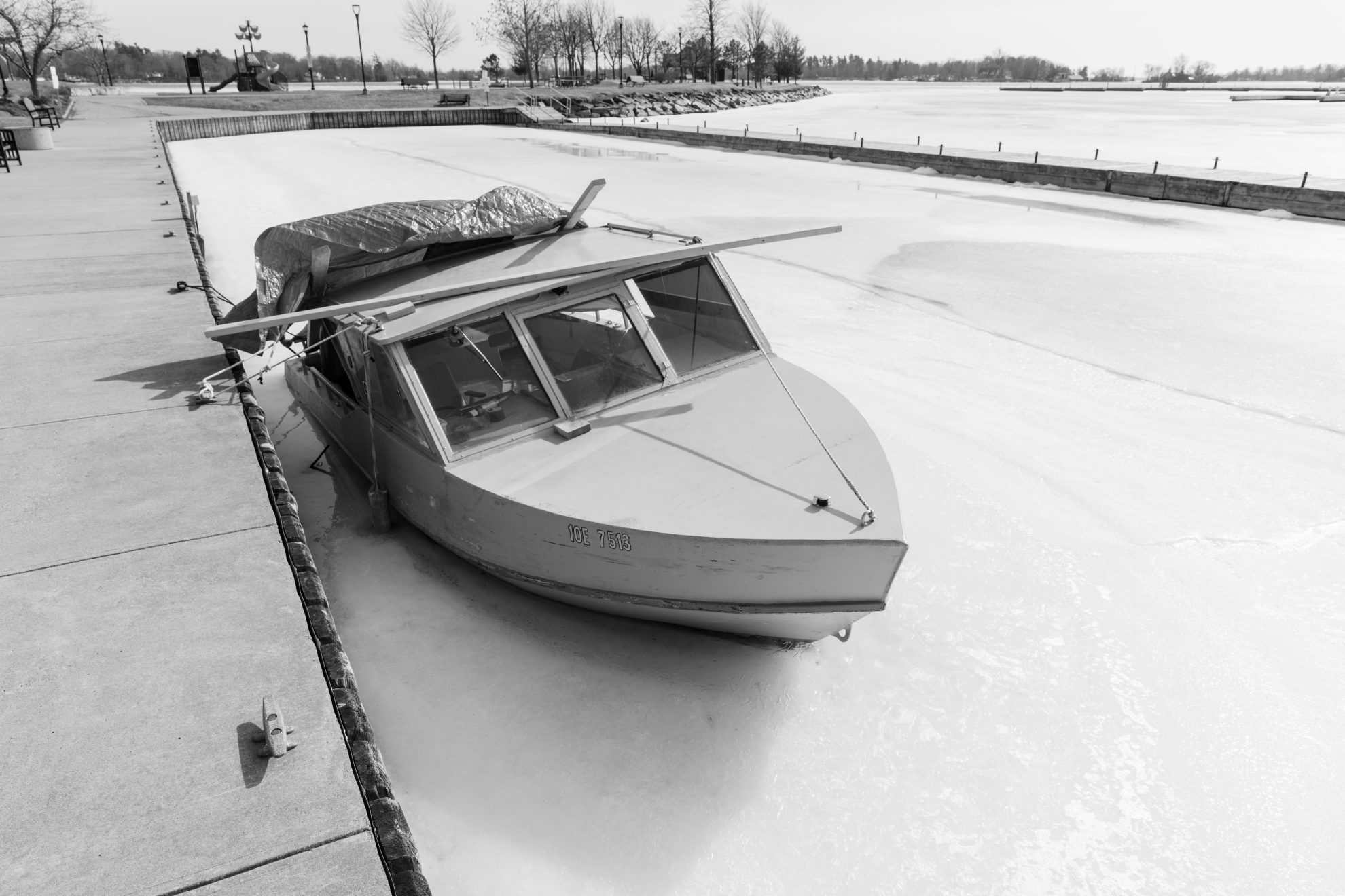 Boat Trapped in Ice - Duncan.co